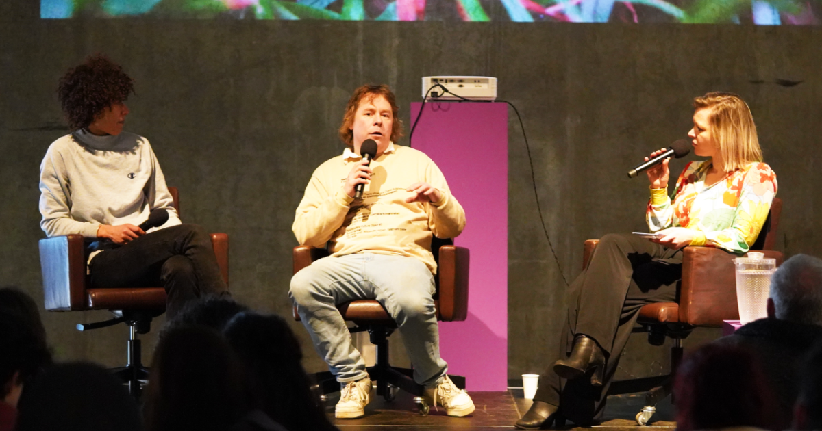 Hoe komt conceptueel kunstenaar Daan den Houter aan zijn geld ...